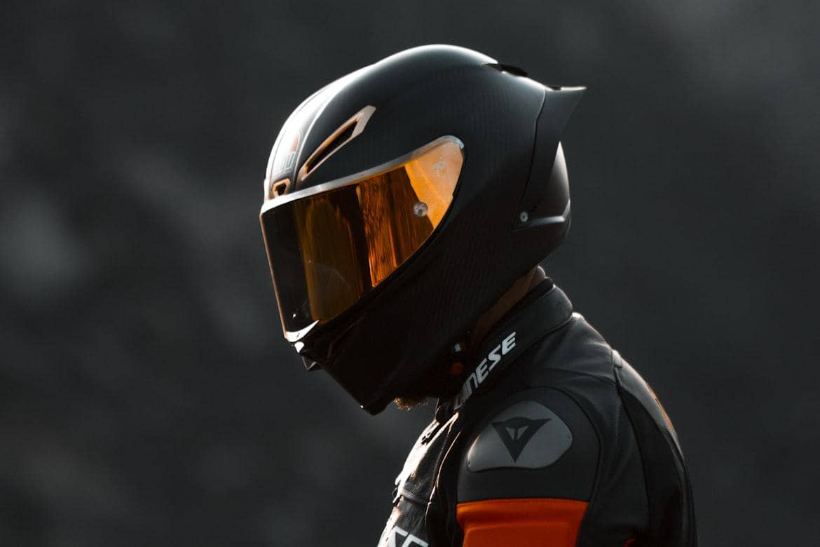 10 Merek Helm Terbaik, Ada KYT hingga RSV Helmet | IDN Times