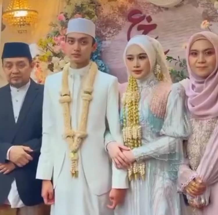 7 Potret Akad Nikah Gus Azmi dan Khansa Mariska, Khidmat! | IDN Times