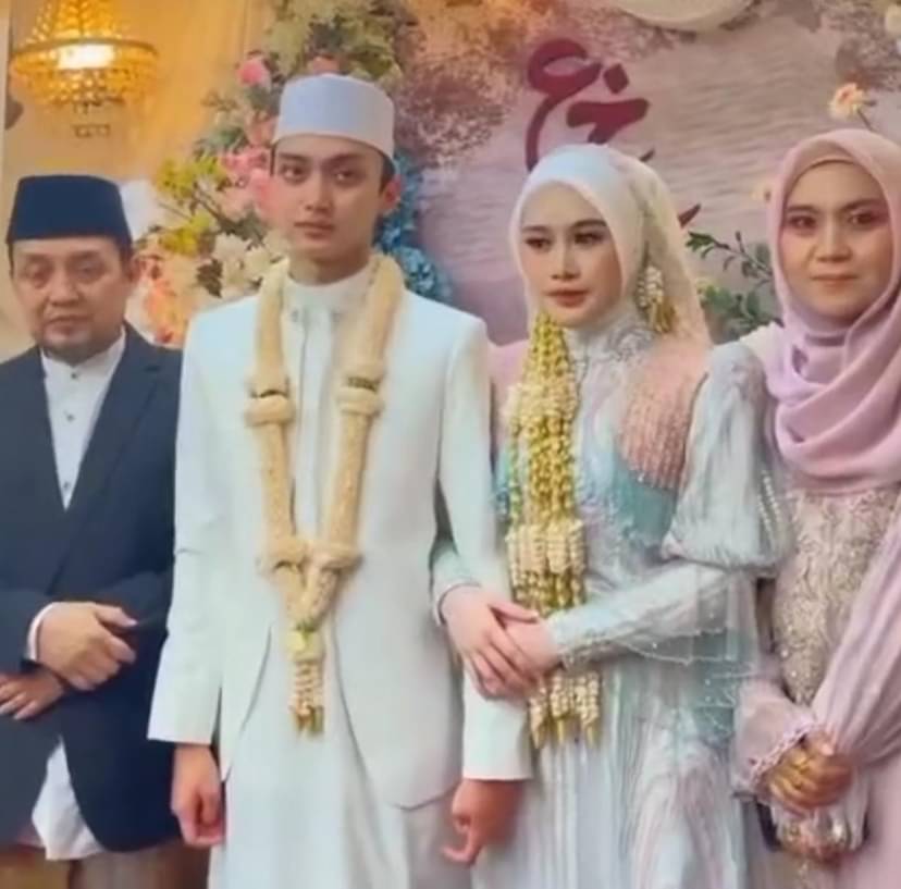 7 Potret Akad Nikah Gus Azmi dan Khansa Mariska, Khidmat! | IDN Times