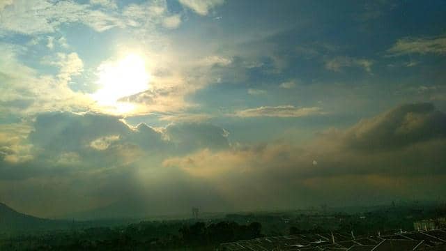 5 Fakta Menarik Troposfer, Lapisan Atmosfer Terbawah yang Menyentuh ...