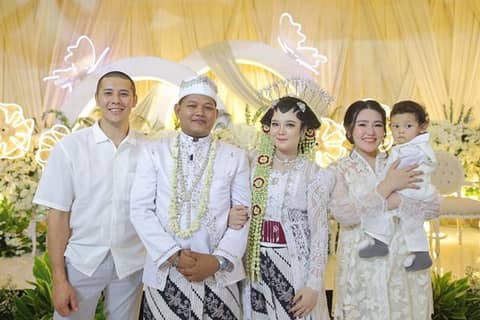 7 Potret Pernikahan Rafi, Adik Via Vallen, Ada Pigura Foto Mendiang ...