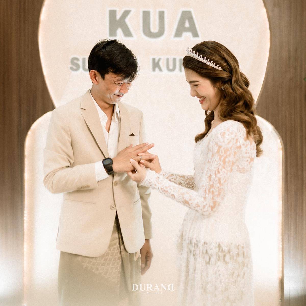 7 Potret Pernikahan Yono Bakrie dan Vini Caroline, Sederhana di KUA ...