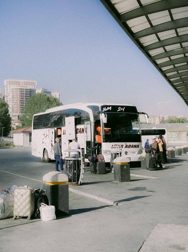 5 Terminal Bus Populer di Jakarta yang Melayani Rute Antar Kota dan ...