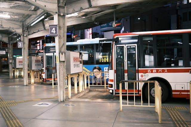 5 Terminal Bus Populer di Jakarta yang Melayani Rute Antar Kota dan ...