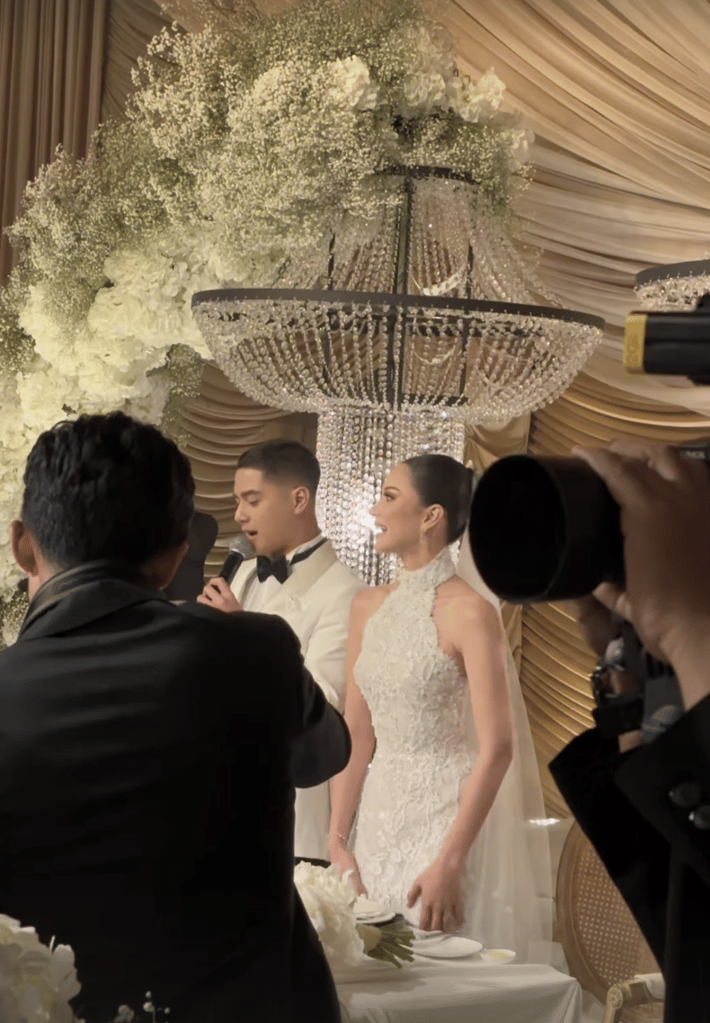 7 Momen Manis di Resepsi Al Ghazali dan Alyssa Daguise | IDN Times