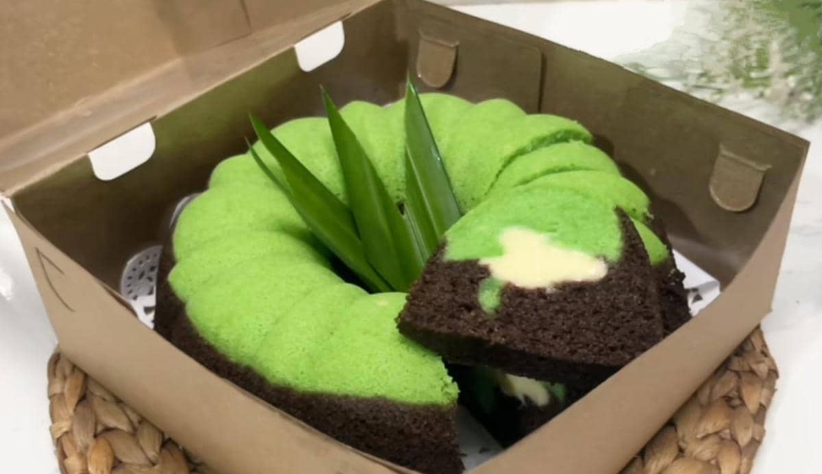 Resep Bolu Ketan Hitam Pandan Keju Lumer yang Lembut dan Harum | IDN Times
