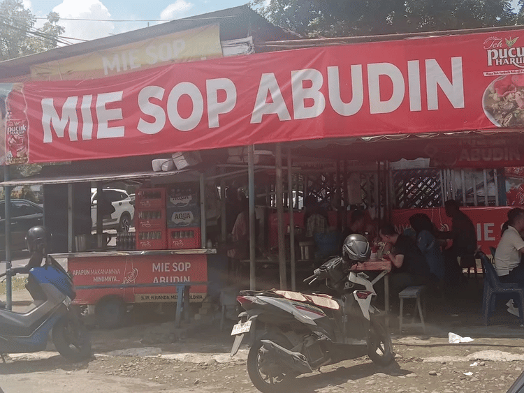 5 Rekomendasi Mie Sop Legendaris di Medan yang Kuahnya Bikin Nagih ...