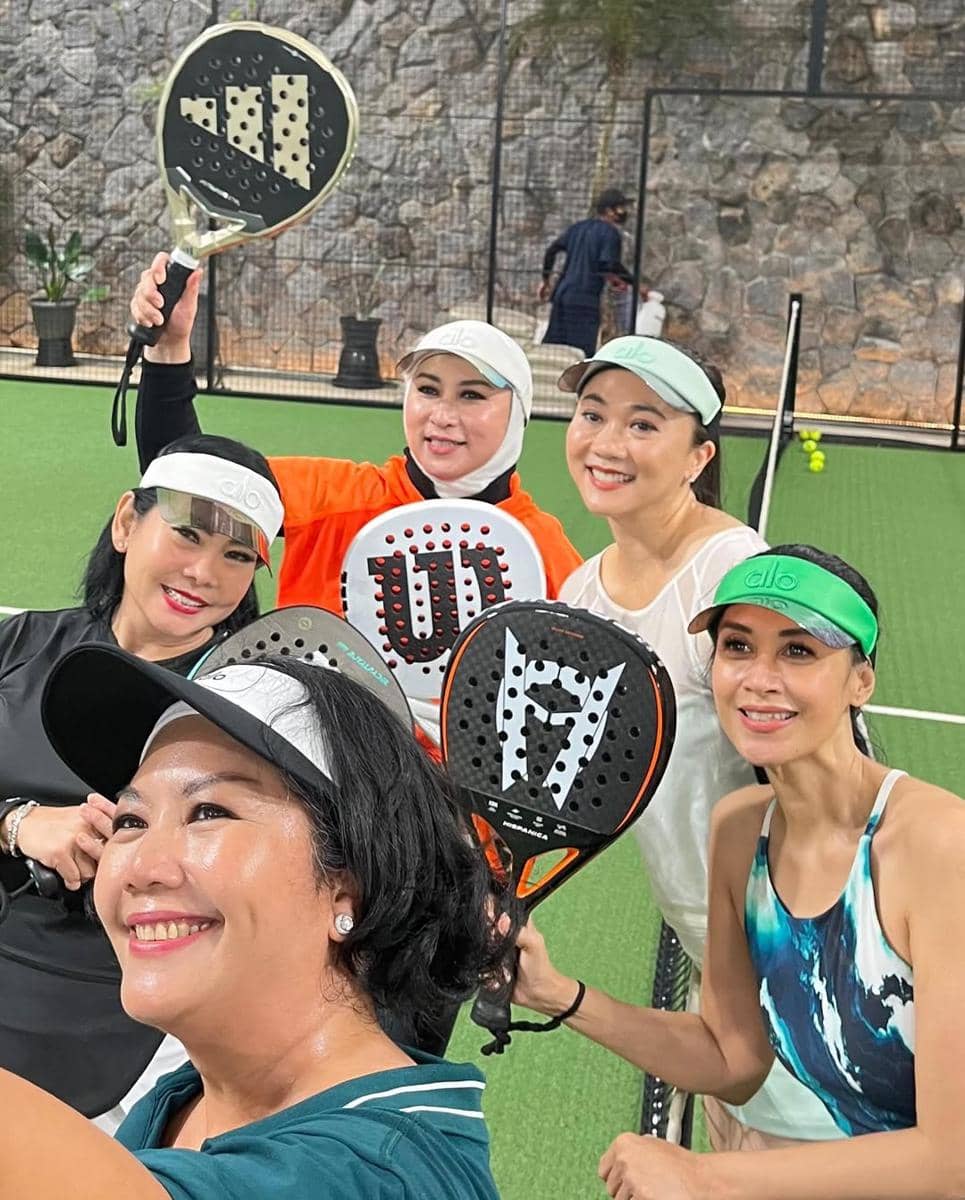 10 Potret Diah Permatasari saat Main Padel, Energik di Usia 54 Tahun ...