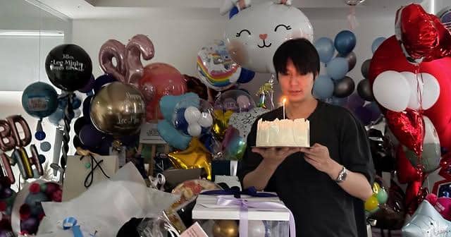 7 Potret Lee Min Ho Rayakan Ultah ke-38, Banjir Hadiah! | IDN Times