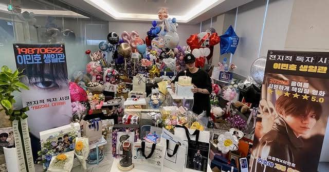 7 Potret Lee Min Ho Rayakan Ultah ke-38, Banjir Hadiah! | IDN Times