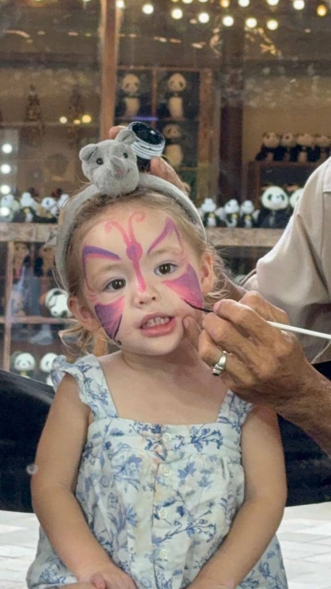 7 Potret Jennifer Coppen Ajak Kamari ke Kebun Binatang, Happy! | IDN Times