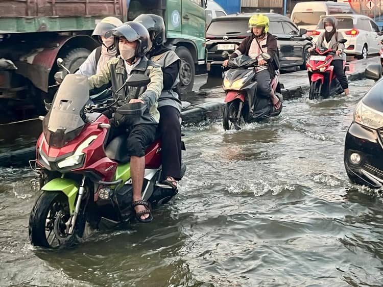 Pantura Semarang Demak Masih Banjir Rob, 3 Daerah Pesisir Jateng Siaga | IDN Times Jateng