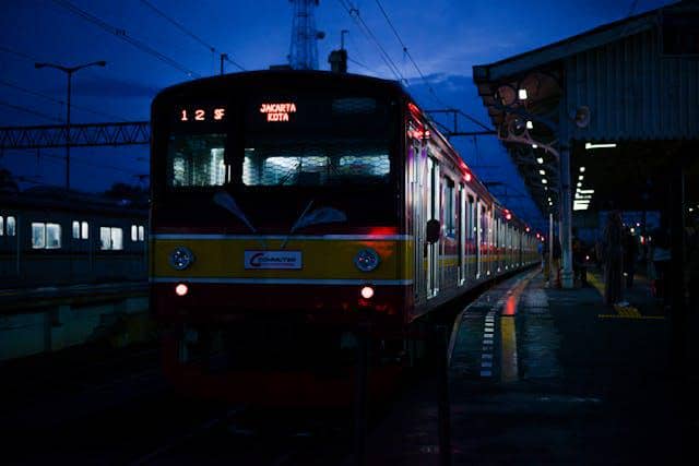 Perbedaan Green Line dan Red Line KRL Jabodetabek, Panduan Anti ...