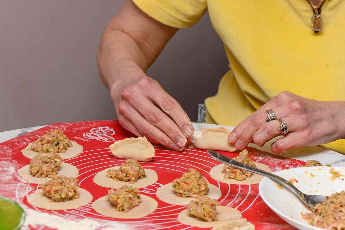 5 Tips Membuat Mandu yang Kulitnya Gak Sobek dan Isinya Gak Tumpah saat ...