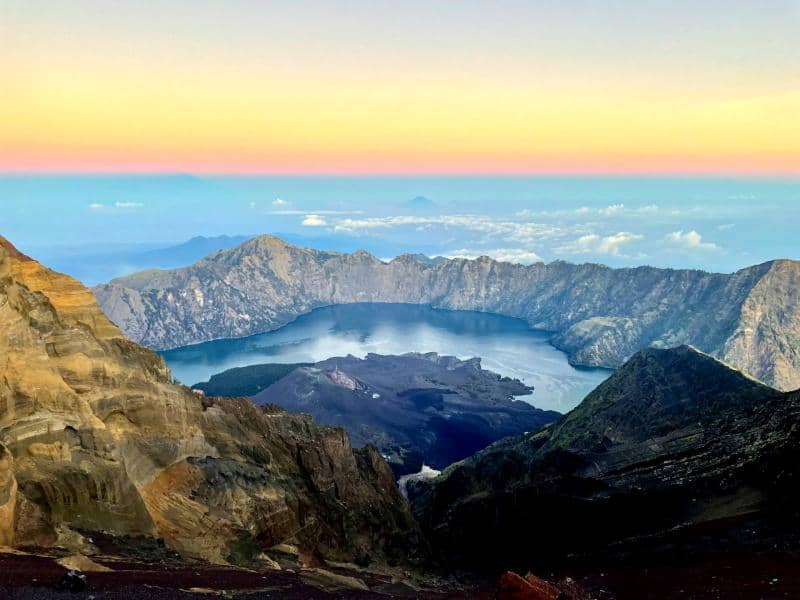 Jalur Pendakian Gunung Rinjani via Sembalun, Cocok untuk Pemula? | IDN Times