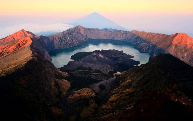 Jalur Pendakian Gunung Rinjani via Sembalun, Cocok untuk Pemula? | IDN Times