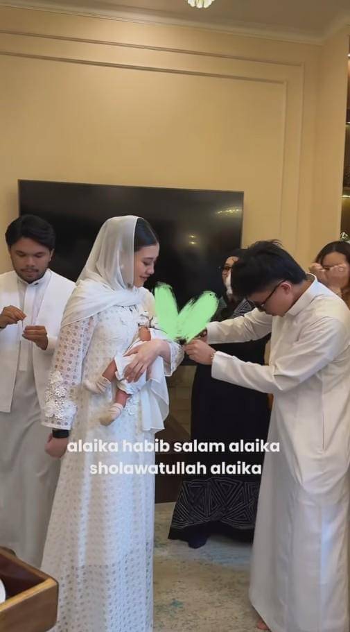 Potret Keluarga di Akikah Baby Arash, Anak Thariq dan Aaliyah | IDN Times