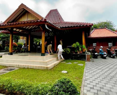 Kedai Makan Mbak Pesta di Pakem Sleman, Ratingnya Nyaris Sempurna | IDN ...