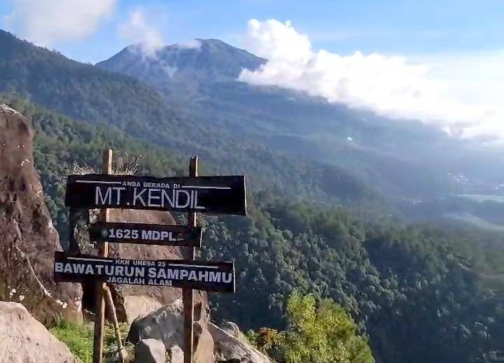 7 Potret Keindahan Gunung Kendil, Surga Tersembunyi di Magetan | IDN Times Jatim