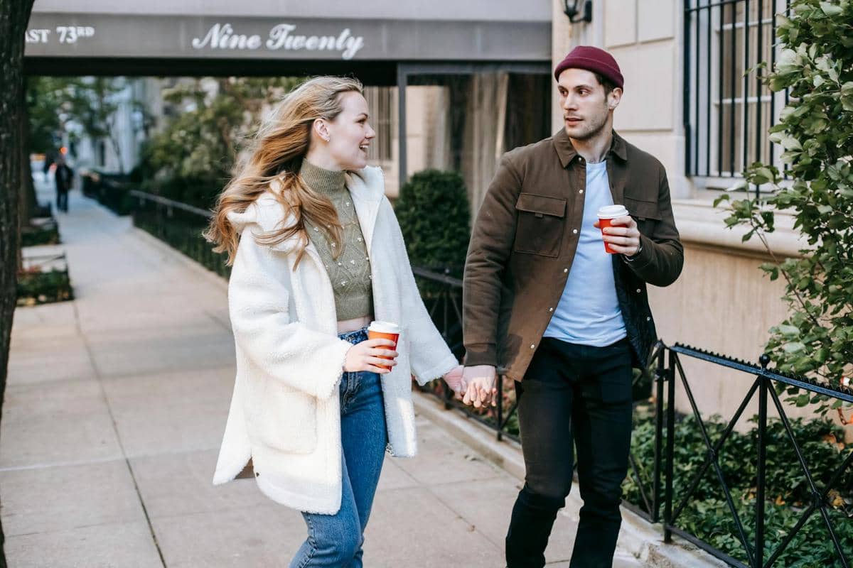 5 Ciri-ciri Orang Avoidant, Menjauh Saat Hubungan Mulai Dekat | IDN Times