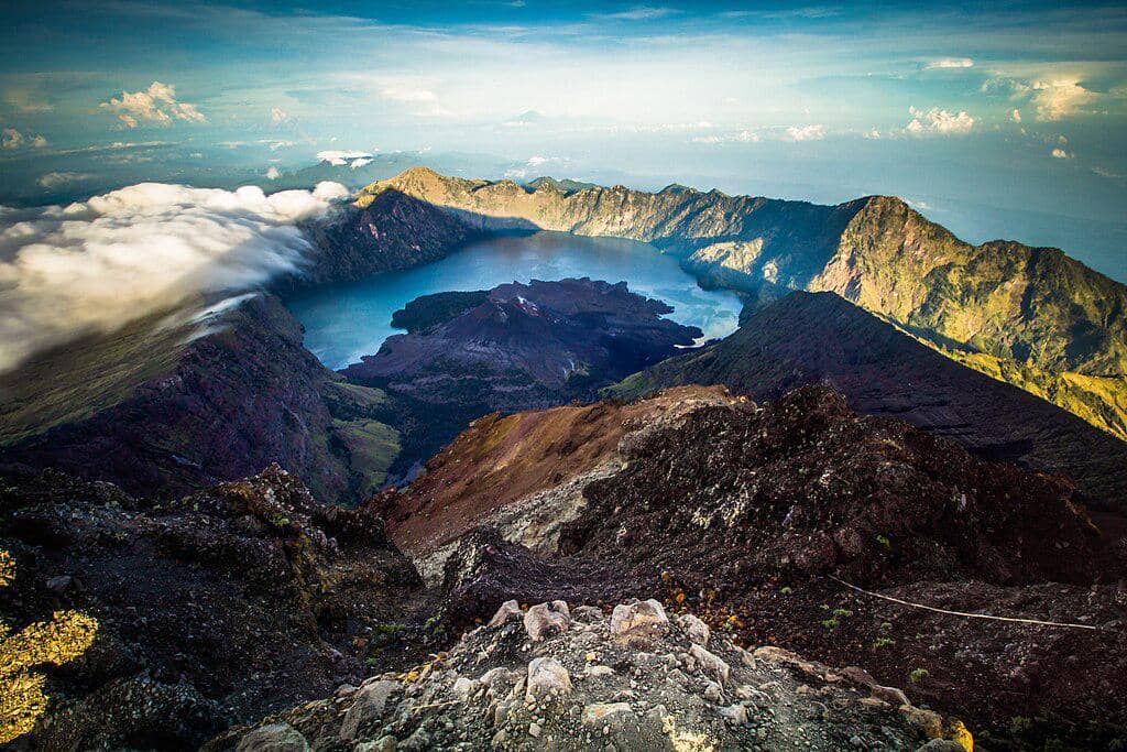 5 Gunung di Indonesia yang Gak Disarankan untuk Tektok | IDN Times