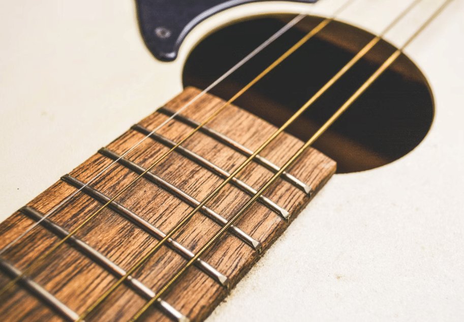 5 Jenis Senar Gitar dan Kelebihannya, Jangan Asal Ganti | IDN Times Jogja