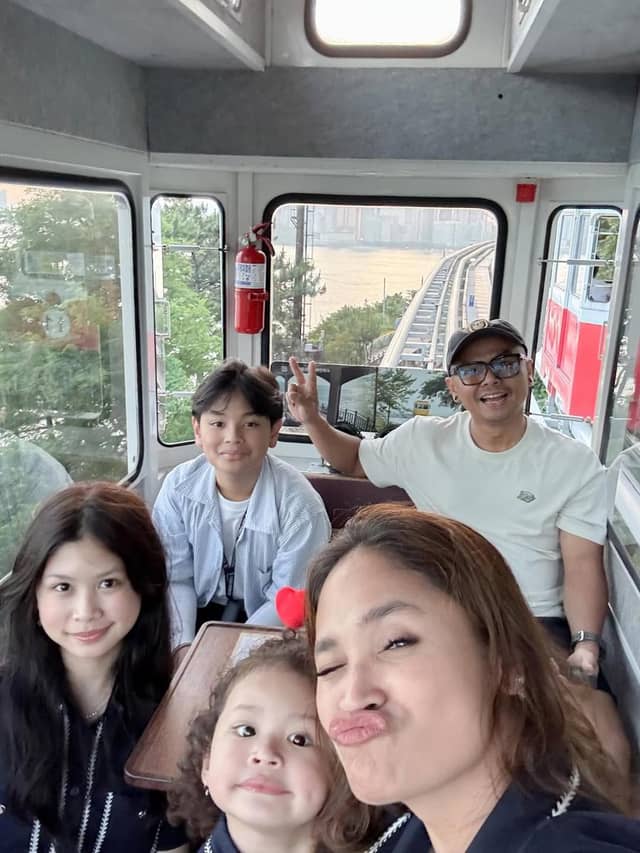 7 Momen Wendi Cagur Naik Sky Capsule di Busan, Lawan Fobia Ketinggian ...
