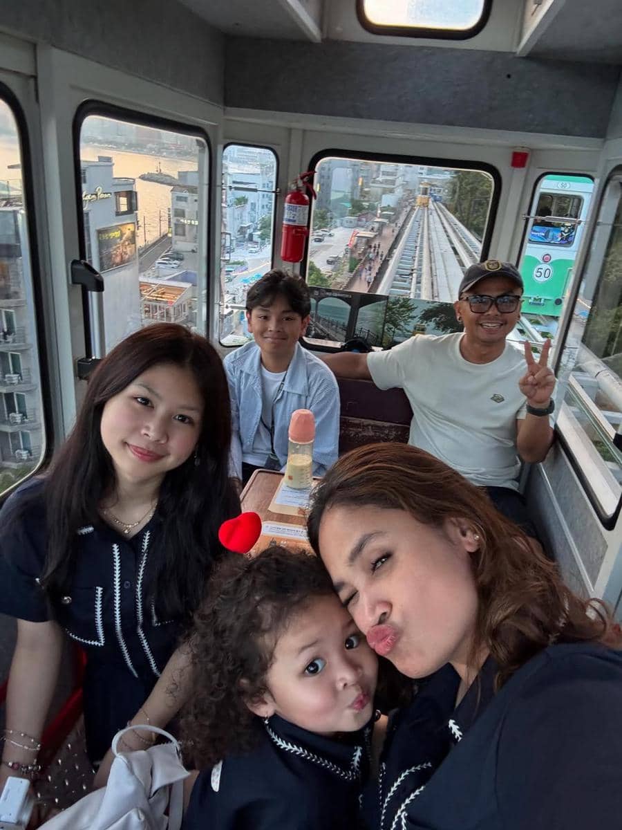 7 Momen Wendi Cagur Naik Sky Capsule di Busan, Lawan Fobia Ketinggian ...