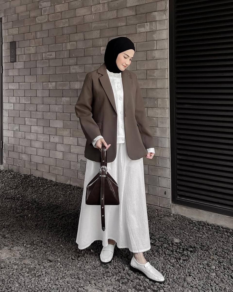 10 Ide OOTD Brown Outfit ala Anggita Kusuma Dewi, Hangat Bak Latte ...