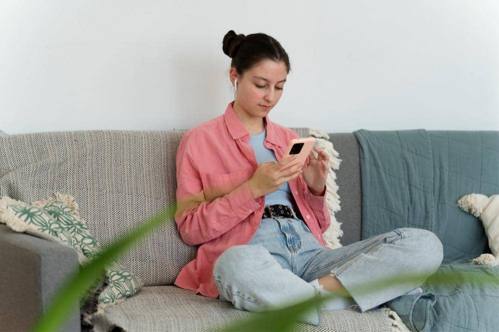 5 Cara Mengubah Rasa Iri di Media Sosial Jadi Motivasi Positif | IDN Times
