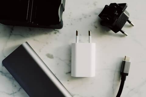 Mengenal Tipe Colokan di Luar Negeri, Info Penting bagi Traveler | IDN ...