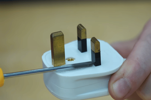 Mengenal Tipe Colokan di Luar Negeri, Info Penting bagi Traveler | IDN ...