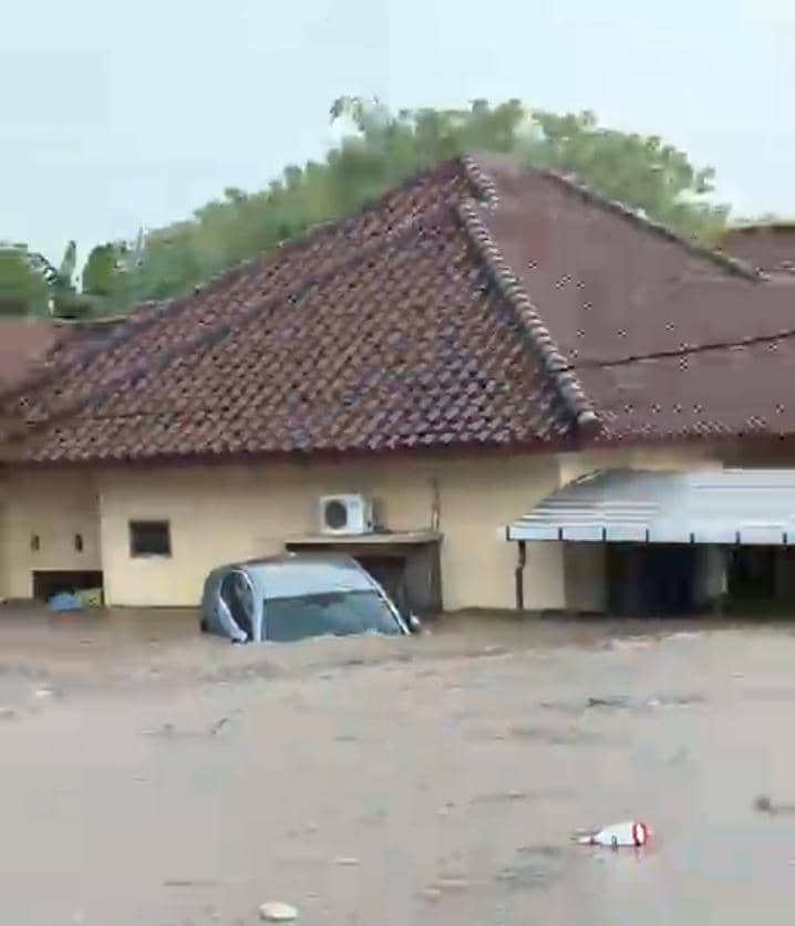 30.681 Warga dari 22 Kelurahan Terdampak Banjir di Kota Mataram | IDN Times NTB