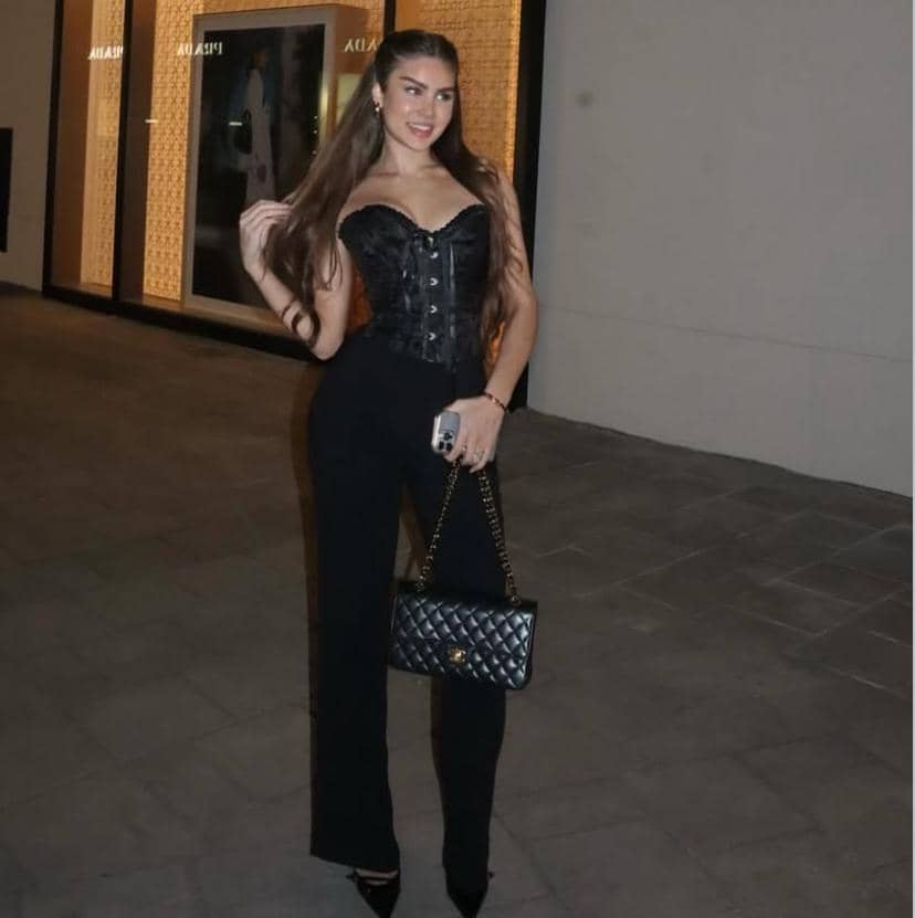 7 Potret Miss Universe Albania 2025 Flavia Harizaj, Captivating! | IDN ...
