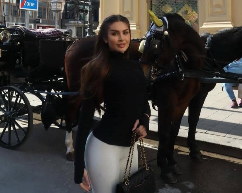 7 Potret Miss Universe Albania 2025 Flavia Harizaj, Captivating! | IDN ...