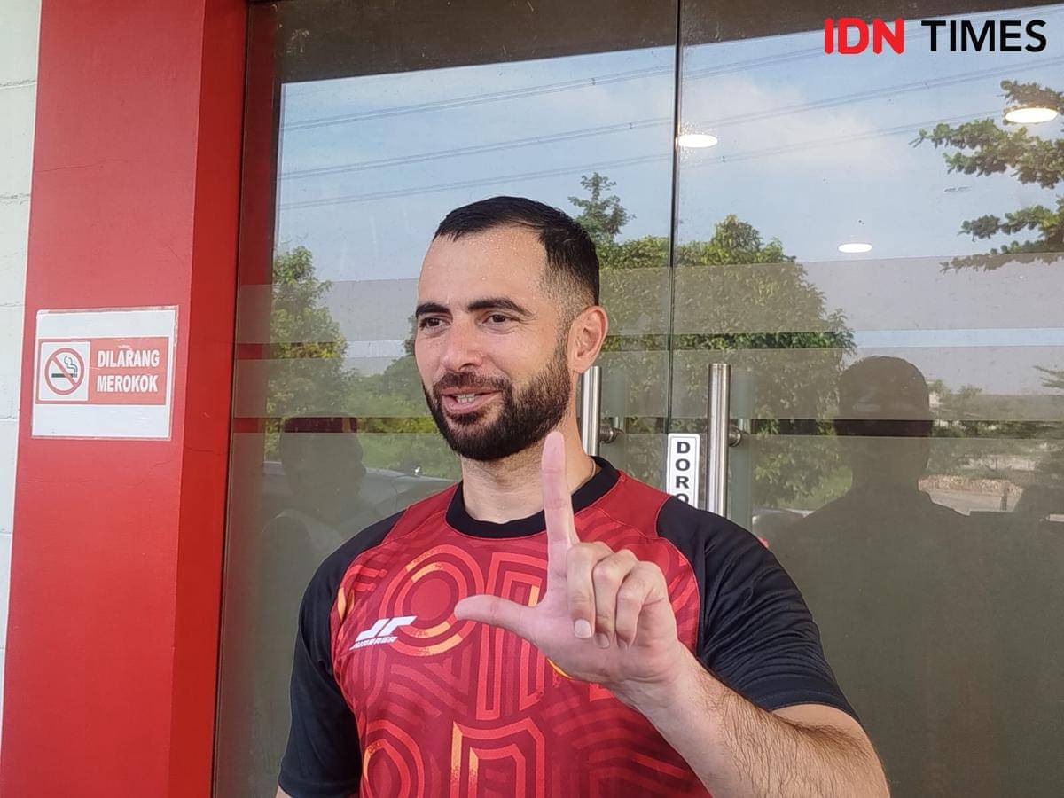 2 Cara Melakukan Roll Depan dengan Awalan Berdiri dan Jongkok | IDN Times