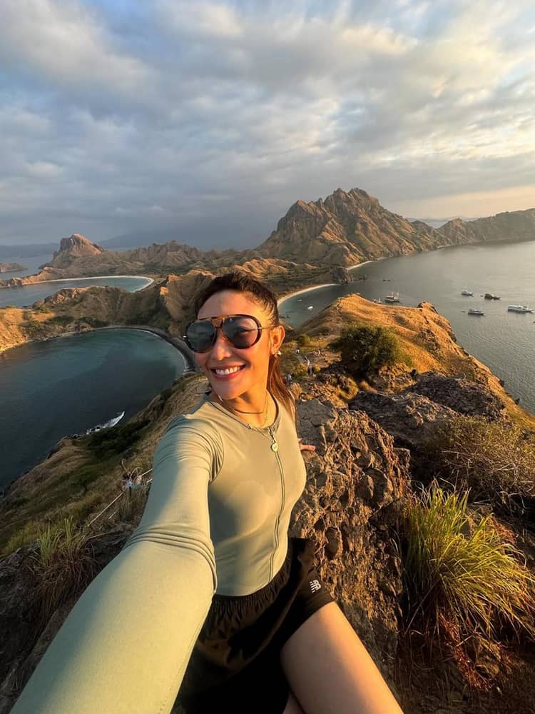 Ayu Dewi ke Pantai Merah Muda dan Pulau Padar Labuan Bajo | IDN Times