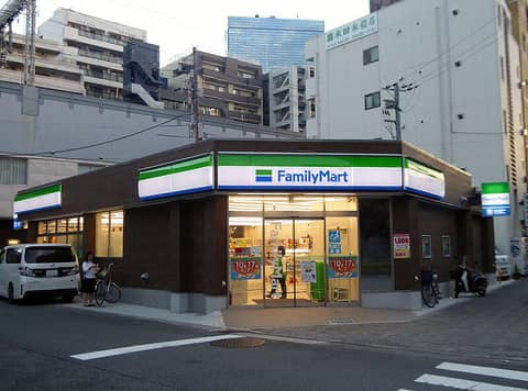 10 Family Mart 24 Jam di Jakarta untuk Nongkrong dan Belanja | IDN Times