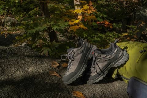 6 Rekomendasi Sepatu Hiking Pria, Nyaman untuk Petualangan Outdoor ...