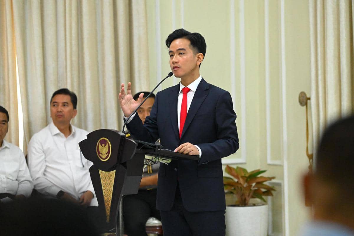 Kala Gibran Tak Salami AHY, Bahlil, Muhaimin di Upacara Militer ...