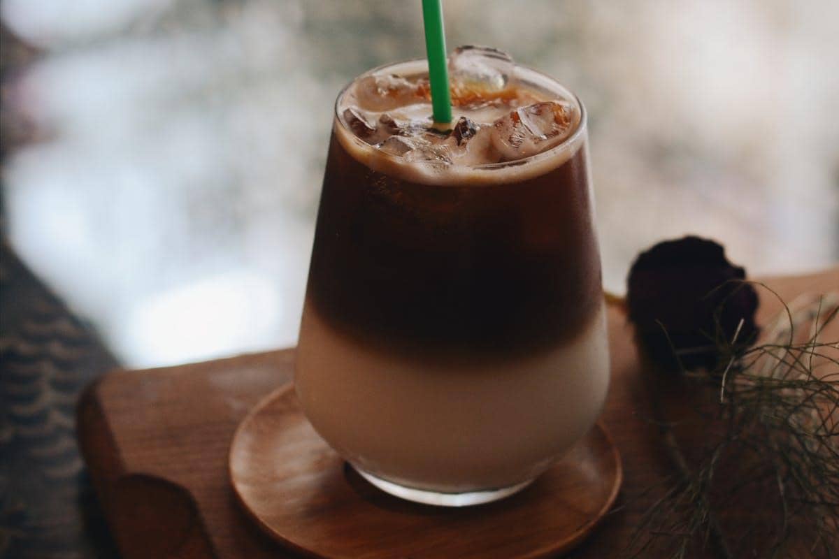 Resep Es Kopi Susu ala Kopi Kenangan yang Mudah Dibuat | IDN Times