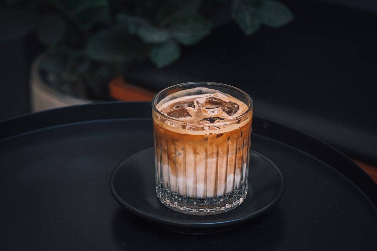 Resep Es Kopi Susu ala Kopi Kenangan yang Mudah Dibuat | IDN Times