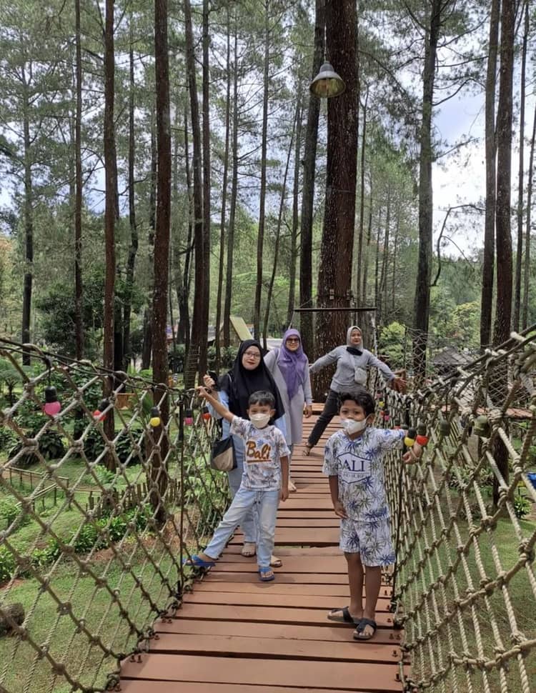 10 Hutan Pinus Terbaik di Lembang yang Bikin Jiwa Tenang | IDN Times