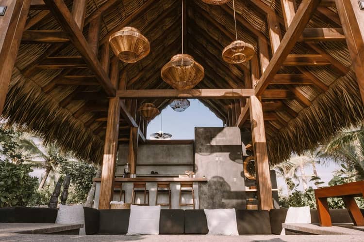 9 Ide Desain Pendopo Rumah Estetik, Tempat Santai Bareng Keluarga | IDN ...