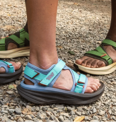 4 Merek Sandal Untuk Kegiatan Outdoor yang Terkenal | IDN Times