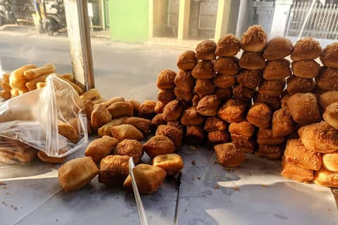 5 Perbedaan Odading dan Donat yang Lagi Viral di Medsos, Udah Tahu ...