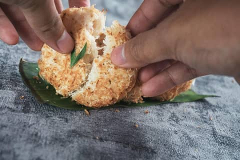 Resep Kue Sagon Khas Wonosobo yang Mudah Dibuat di Rumah | IDN Times Jateng