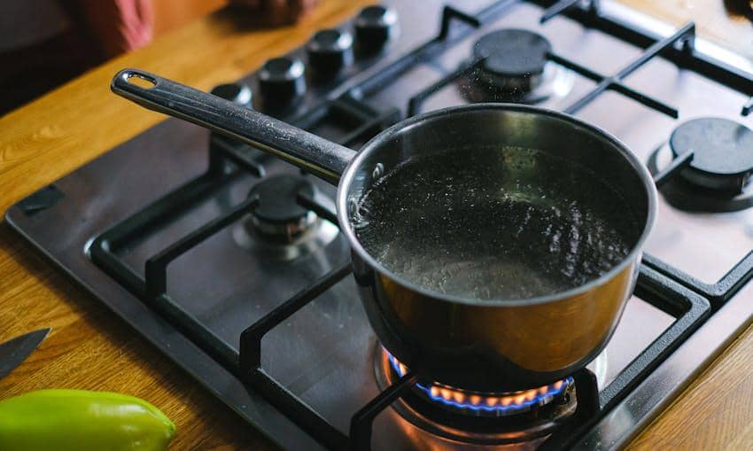 Perbedaan Simmering dan Boiling: Teknik Rebus yang Sering Tertukar ...