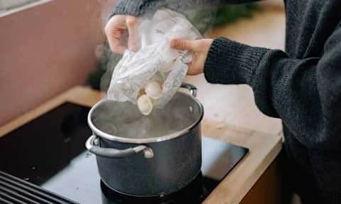 Perbedaan Simmering dan Boiling: Teknik Rebus yang Sering Tertukar ...