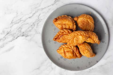 Resep Pastel Ayam Sambal Matah, Renyah dan Pedas yang Lezat | IDN Times